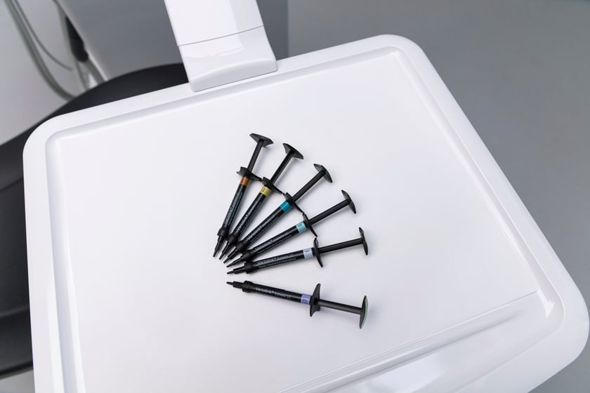 Adhäsive Befestigung mit der Variolink® Esthetic-Familie von Ivoclar